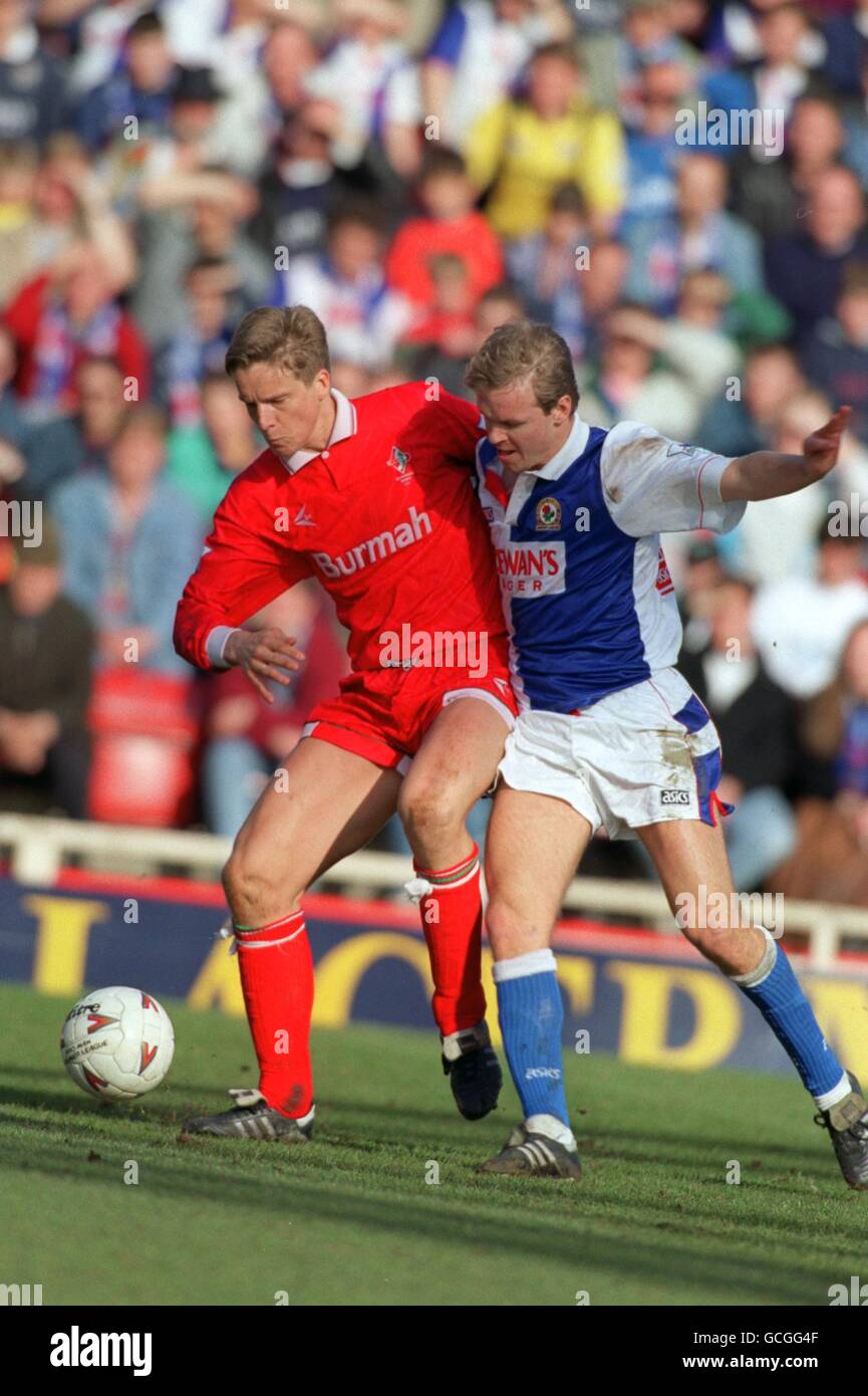 SOCCER. L-R: JAN AGE FJORTOFT, SWINDON TOWN. HENNING BERG, BLACKBURN ...