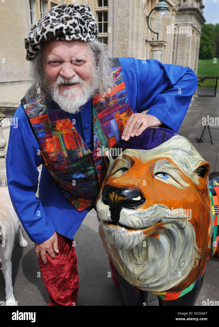 Lord bath stands longleat lion longleat house hi-res stock photography ...