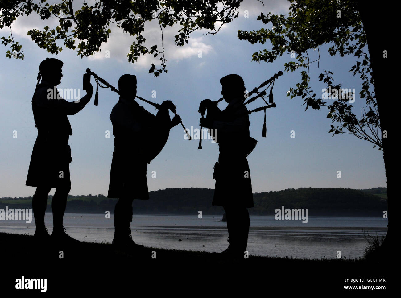 Bagpipes bagpipe scotland pipes full length silhouette tree ...
