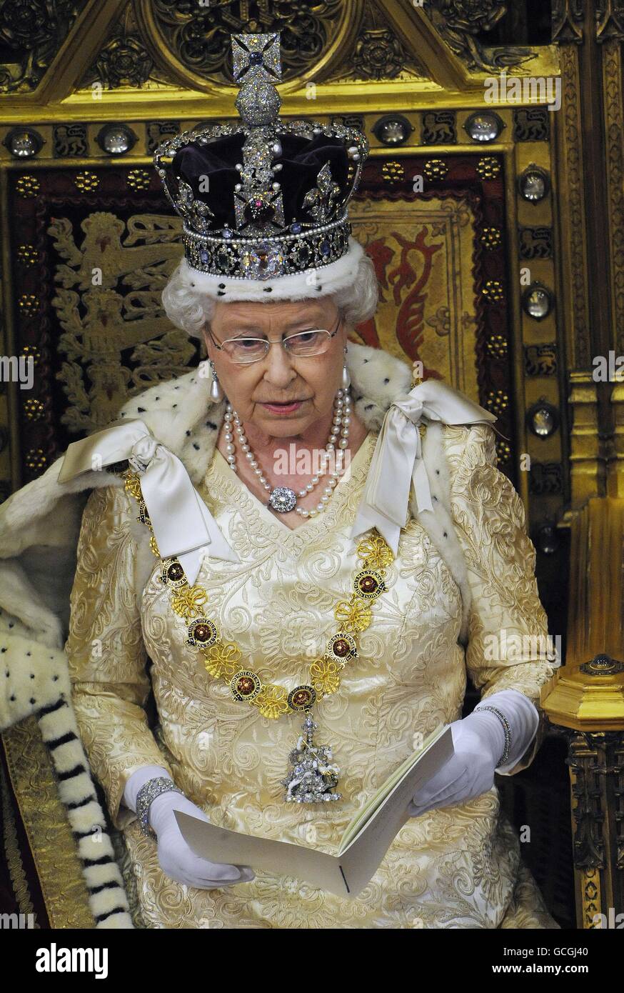 Queen Elizabeth II reads the Queen's speech to the House of Lords ...