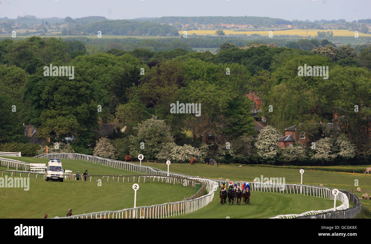 Horses enter the finishing straight in the beverley-racecourse.co.uk ...
