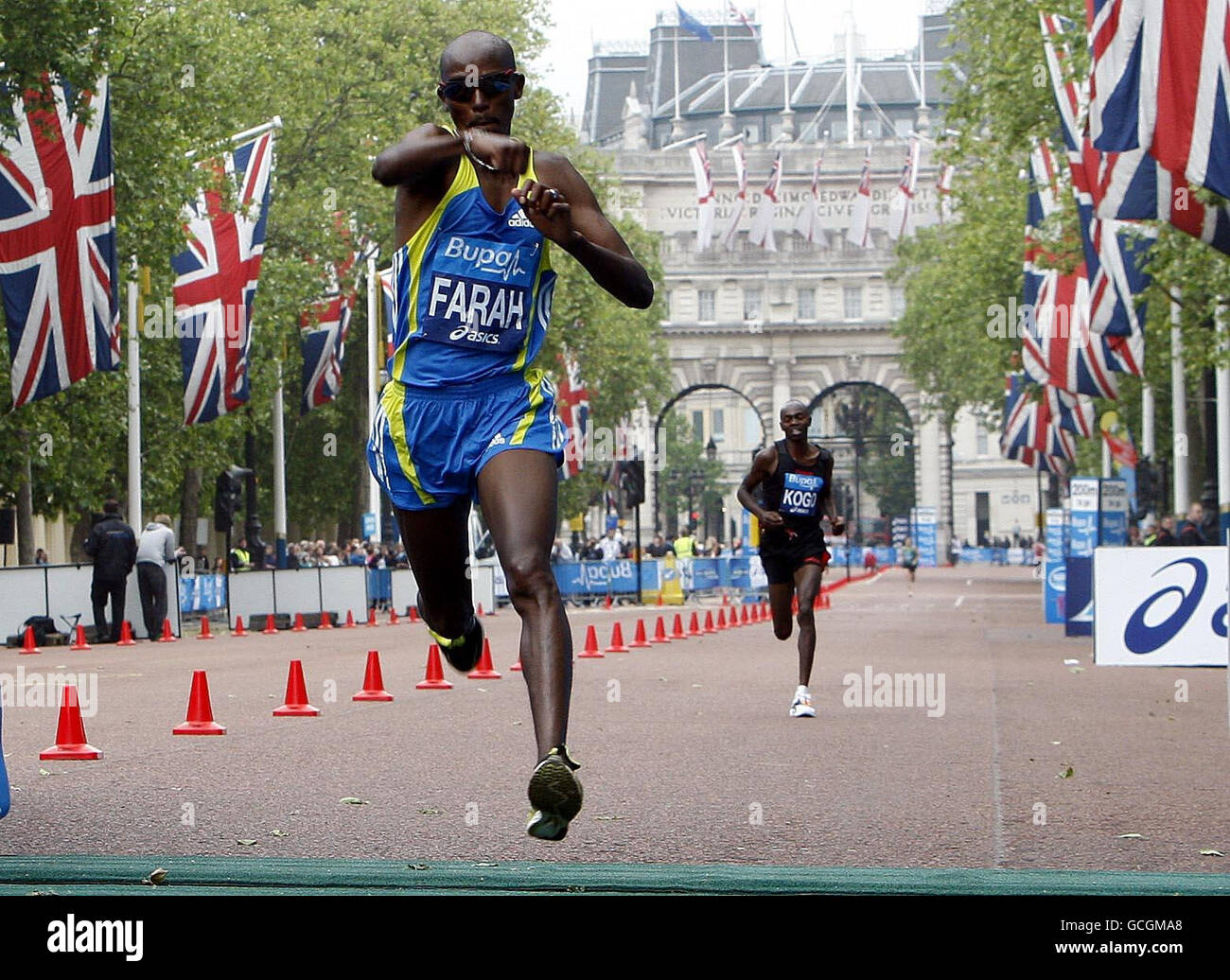 Athletics - Bupa London 10,000 - London Stock Photo - Alamy