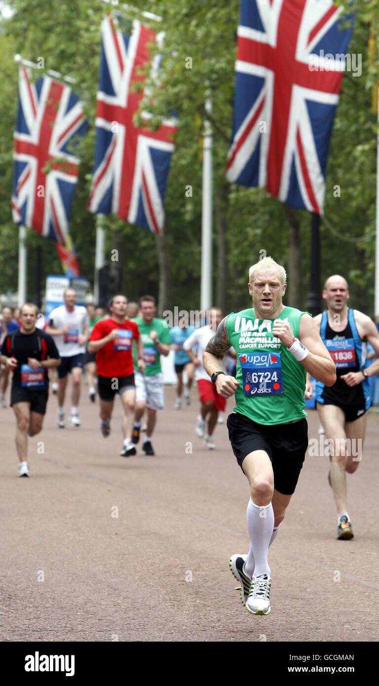 Athletics - Bupa London 10,000 - London Stock Photo - Alamy