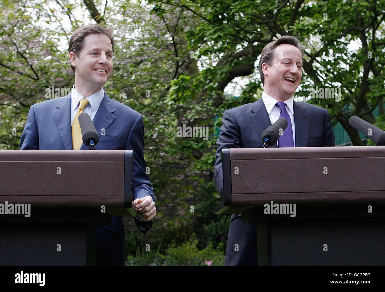 David cameron laughing hi-res stock photography and images - Alamy