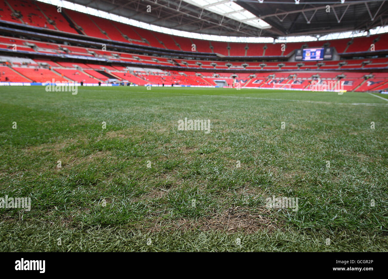 Wembley stadium pitch view hi-res stock photography and images - Alamy