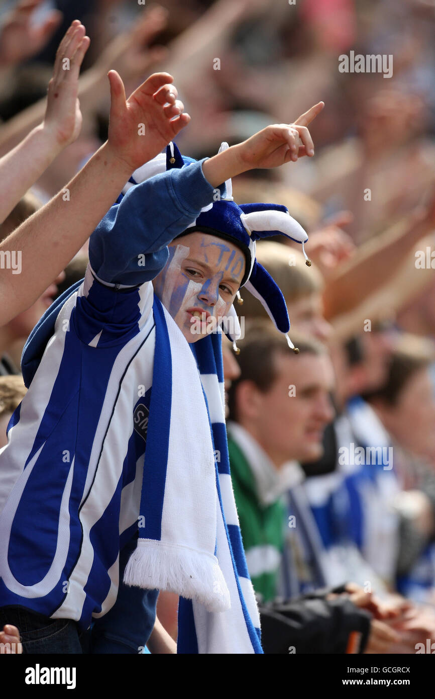 Falkirk fans in stands hi-res stock photography and images - Alamy