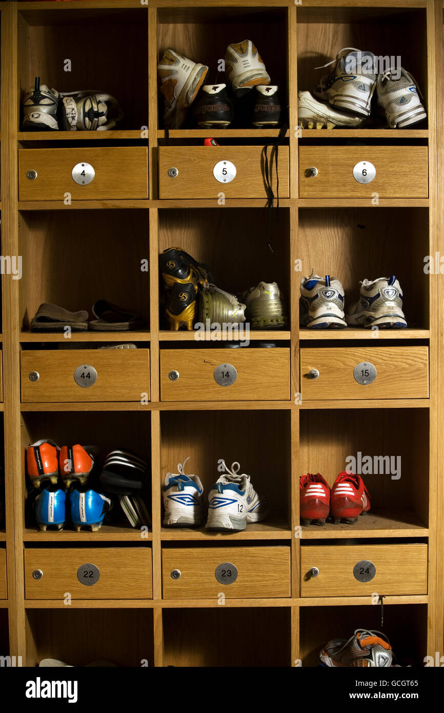 Football boot room dressing room hi-res stock photography and images ...