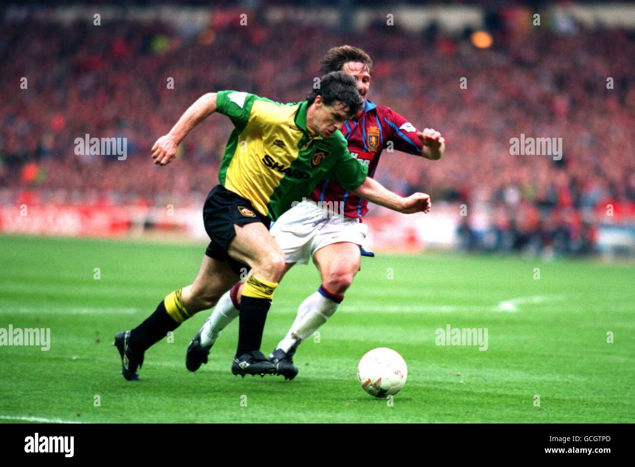 COCA-COLA CUP FINAL SOCCER. L-R: MARK HUGHES, MANCHESTER UNITED. SHAUN ...