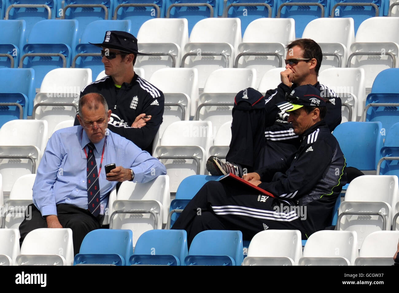 Cricket selector hi-res stock photography and images - Alamy