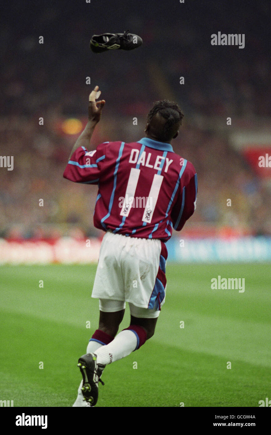 Soccer - Coca Cola League Cup - final - Manchester United v Aston Villa ...