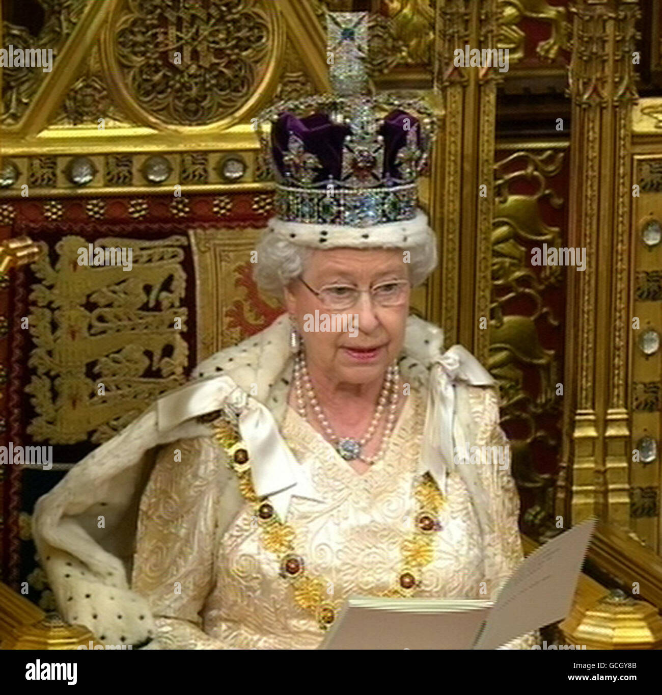 Queen Elizabeth II delivers the Queen's Speech at the State Opening of ...