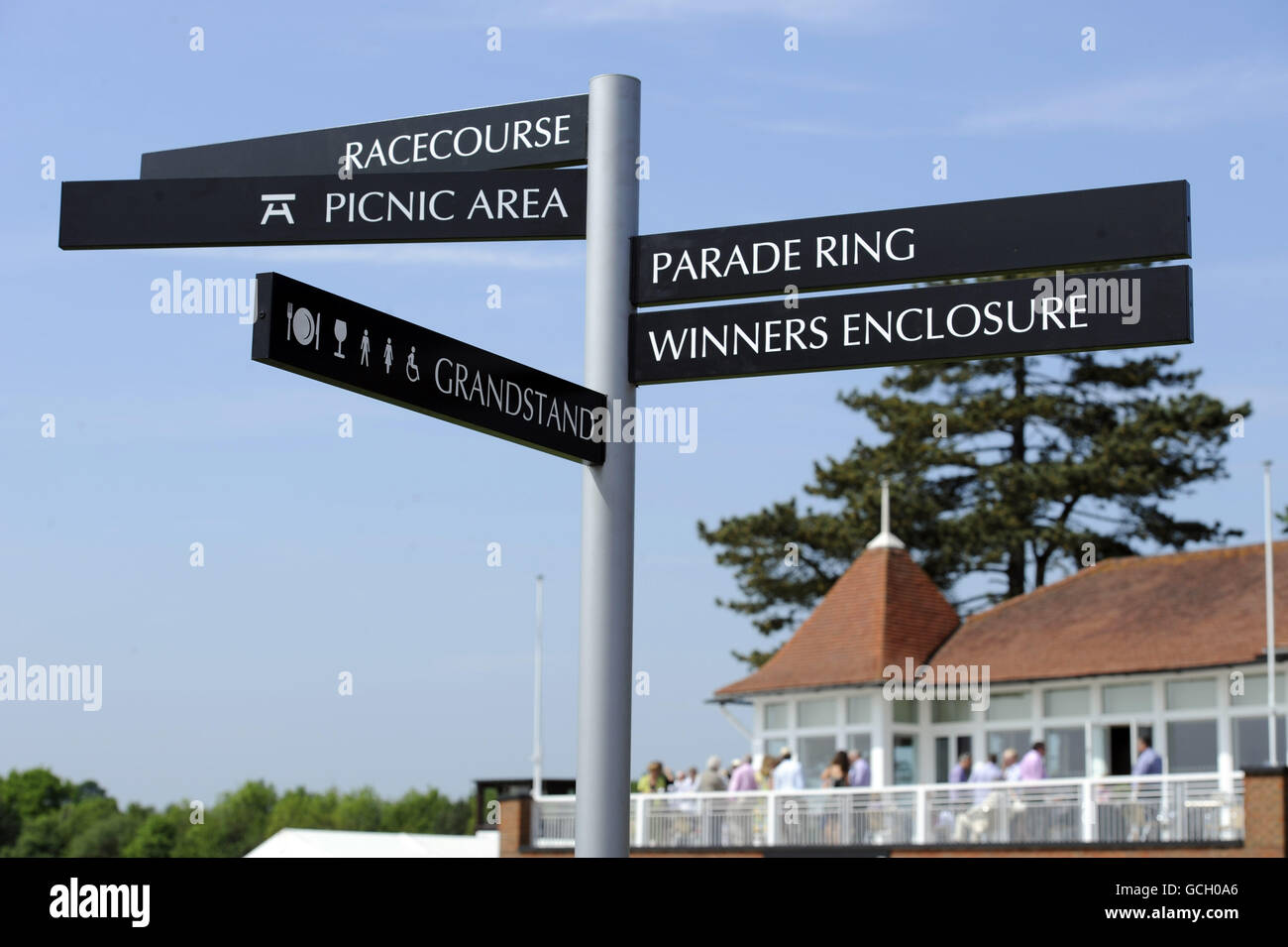 Lingfield racecourse general hi-res stock photography and images - Alamy