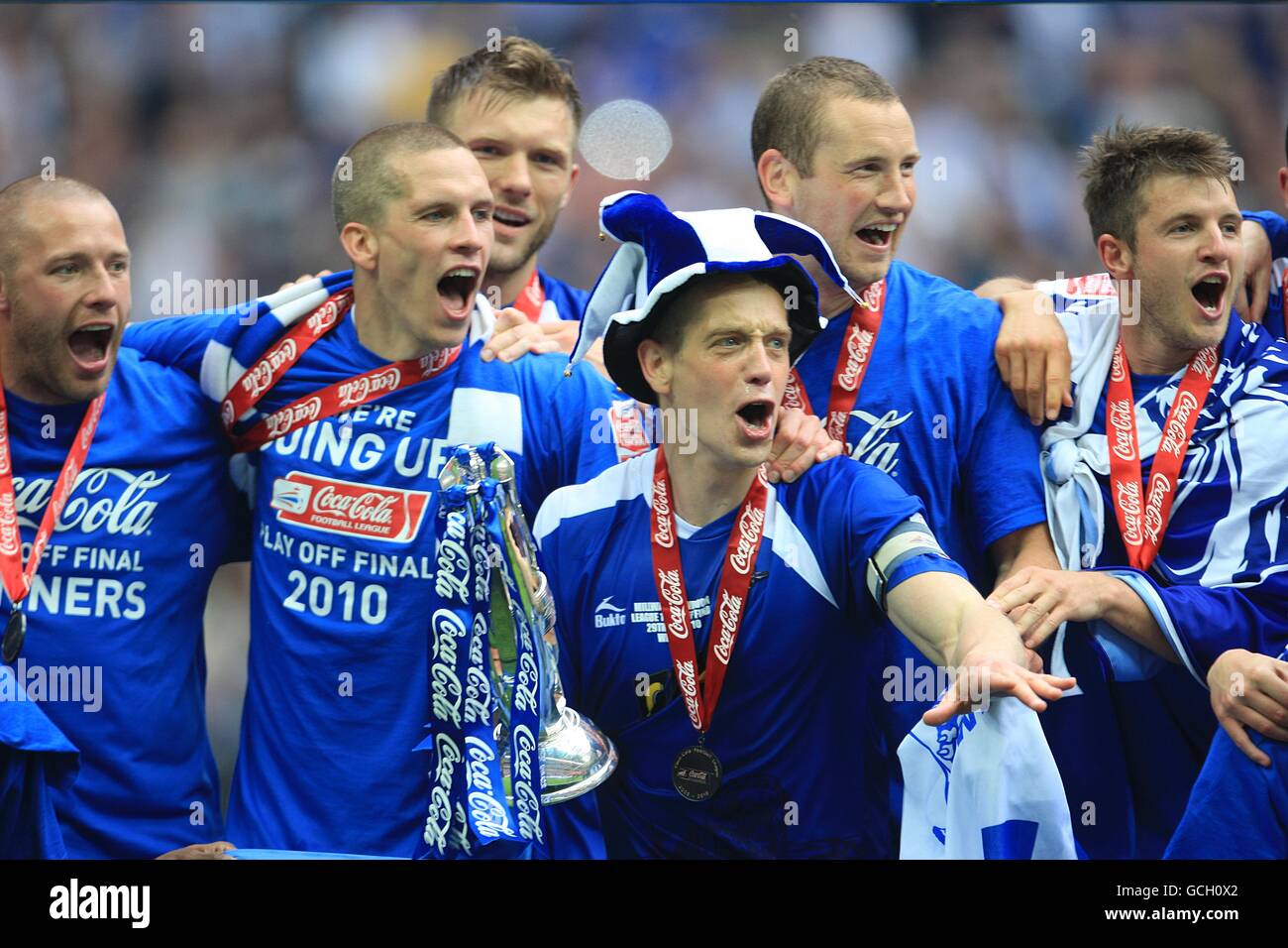 Millwall players celebrate after the final whistle hi-res stock ...