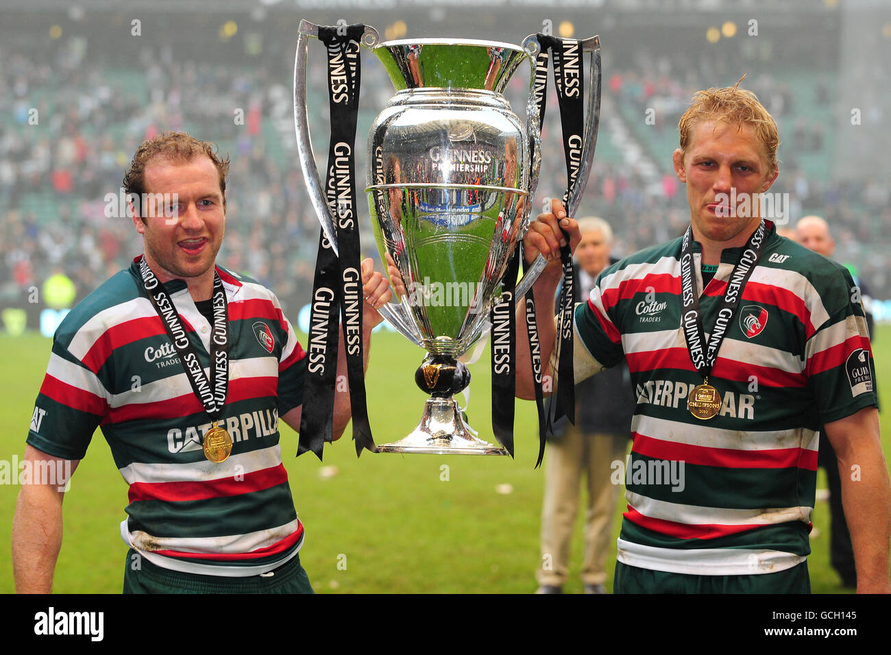 Leicester tigers geordan murphy and lewis moody with the trophy hi-res ...