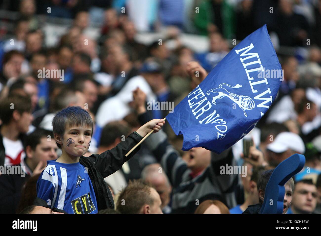 A young milwall fan in the stands hi-res stock photography and images ...
