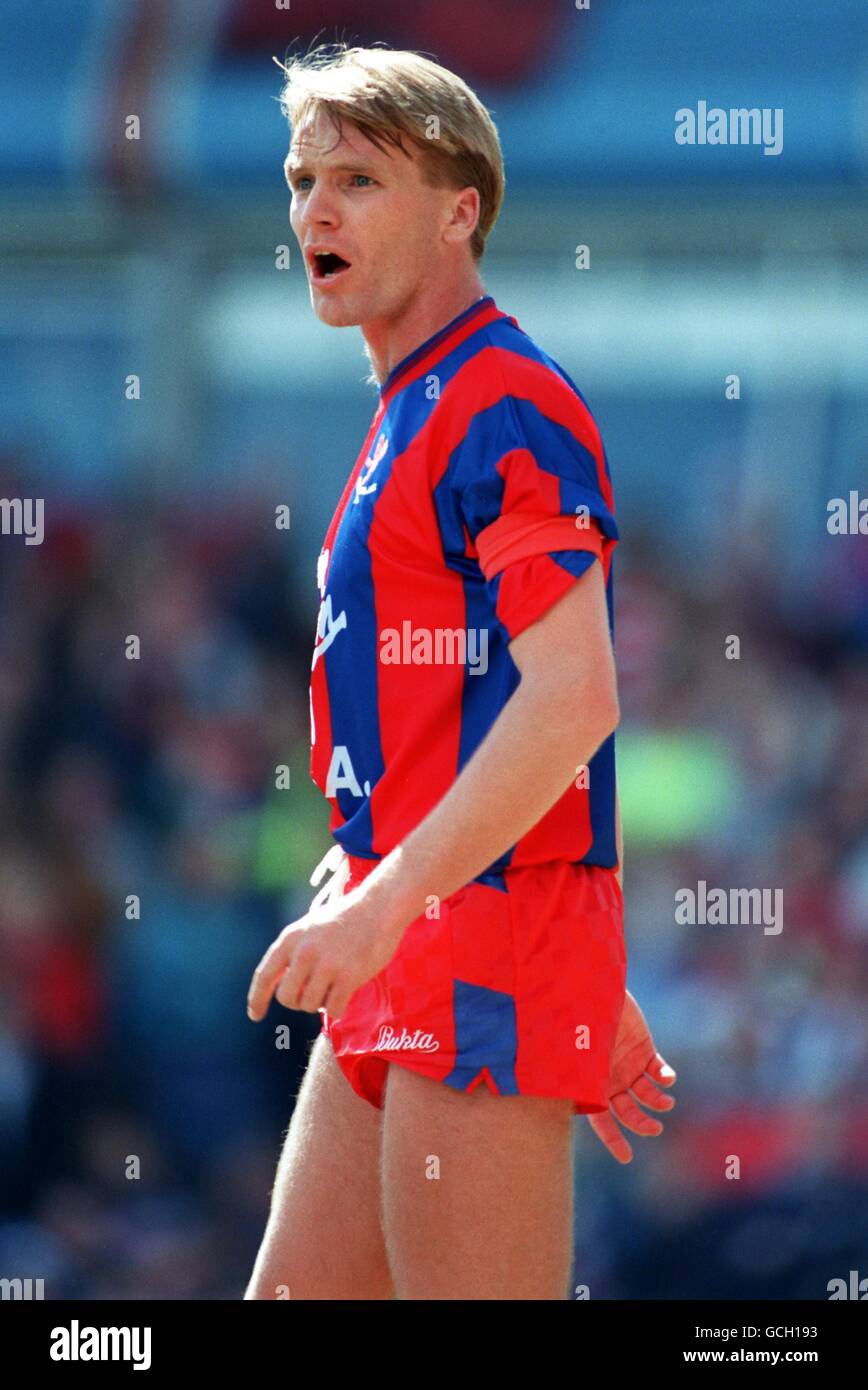 Geoff thomas crystal palace hi-res stock photography and images - Alamy