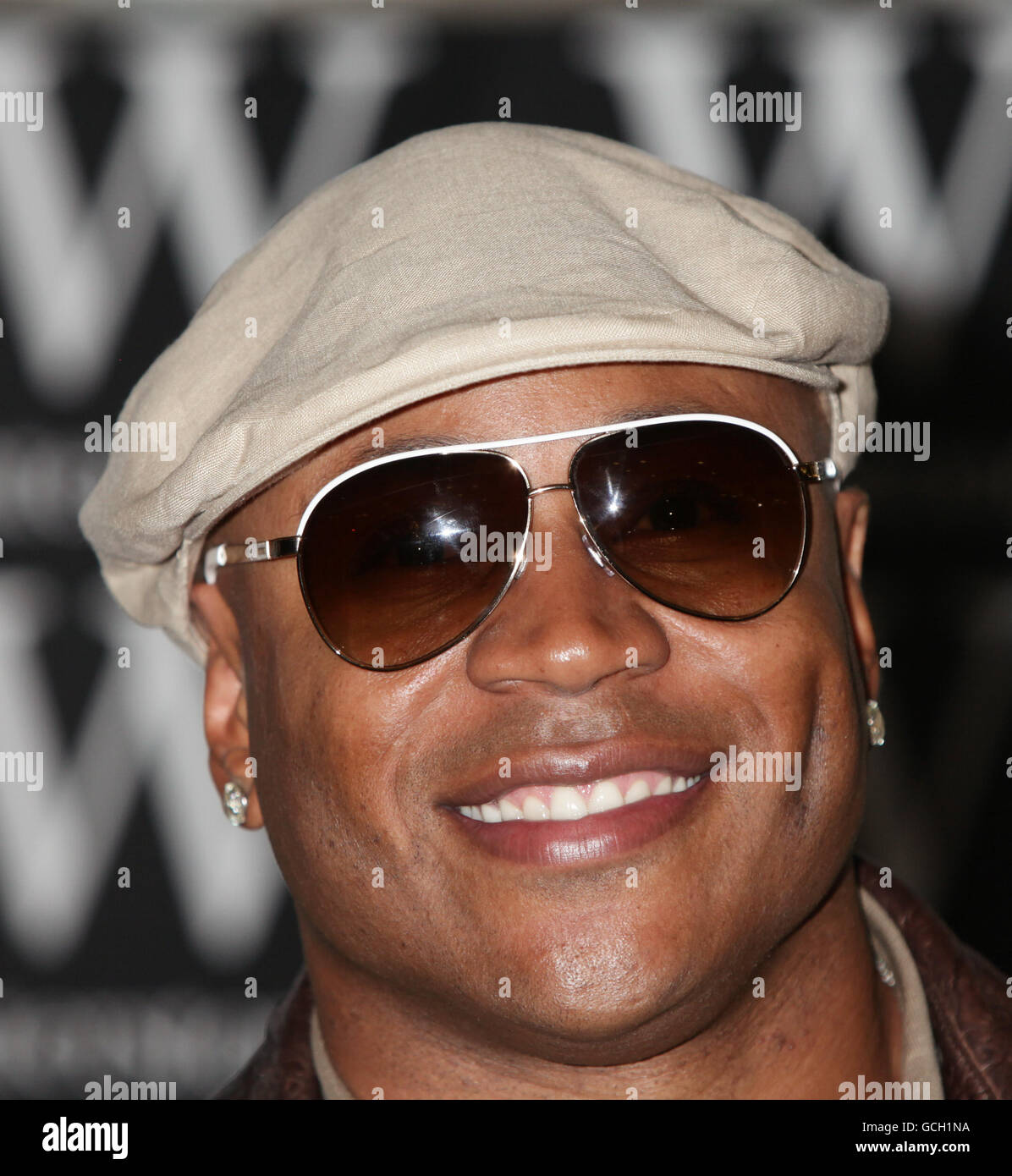 Ll cool j book signing hi-res stock photography and images - Alamy