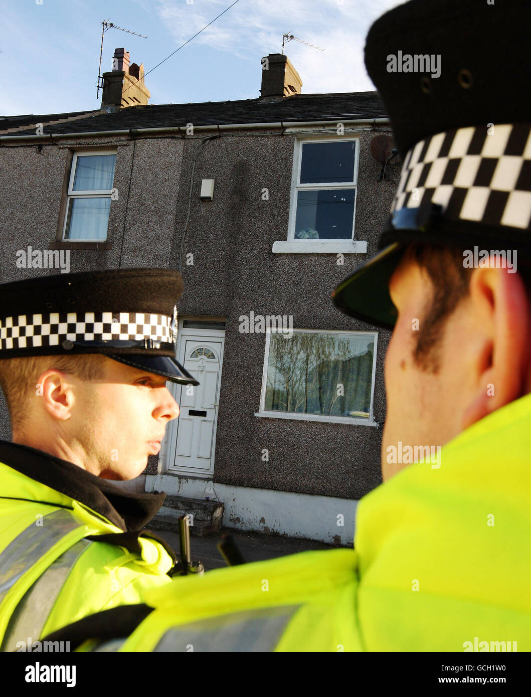 Police stand outside the Frizington home of Derrick Bird who killed 12 ...