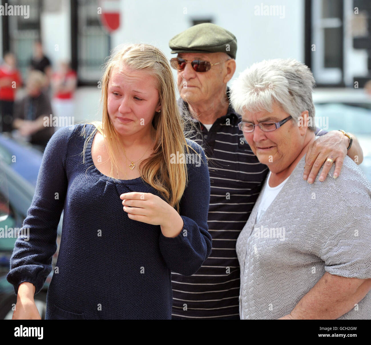 People close to the scene where taxi driver Darren Rewcastle was shot ...
