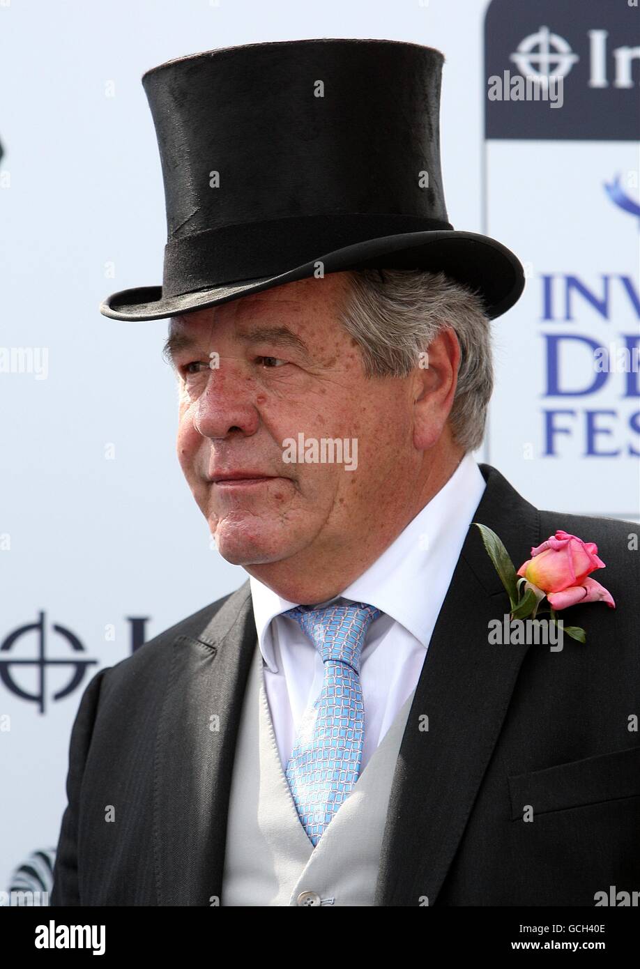 Sir michael stoute workforce hi-res stock photography and images - Alamy