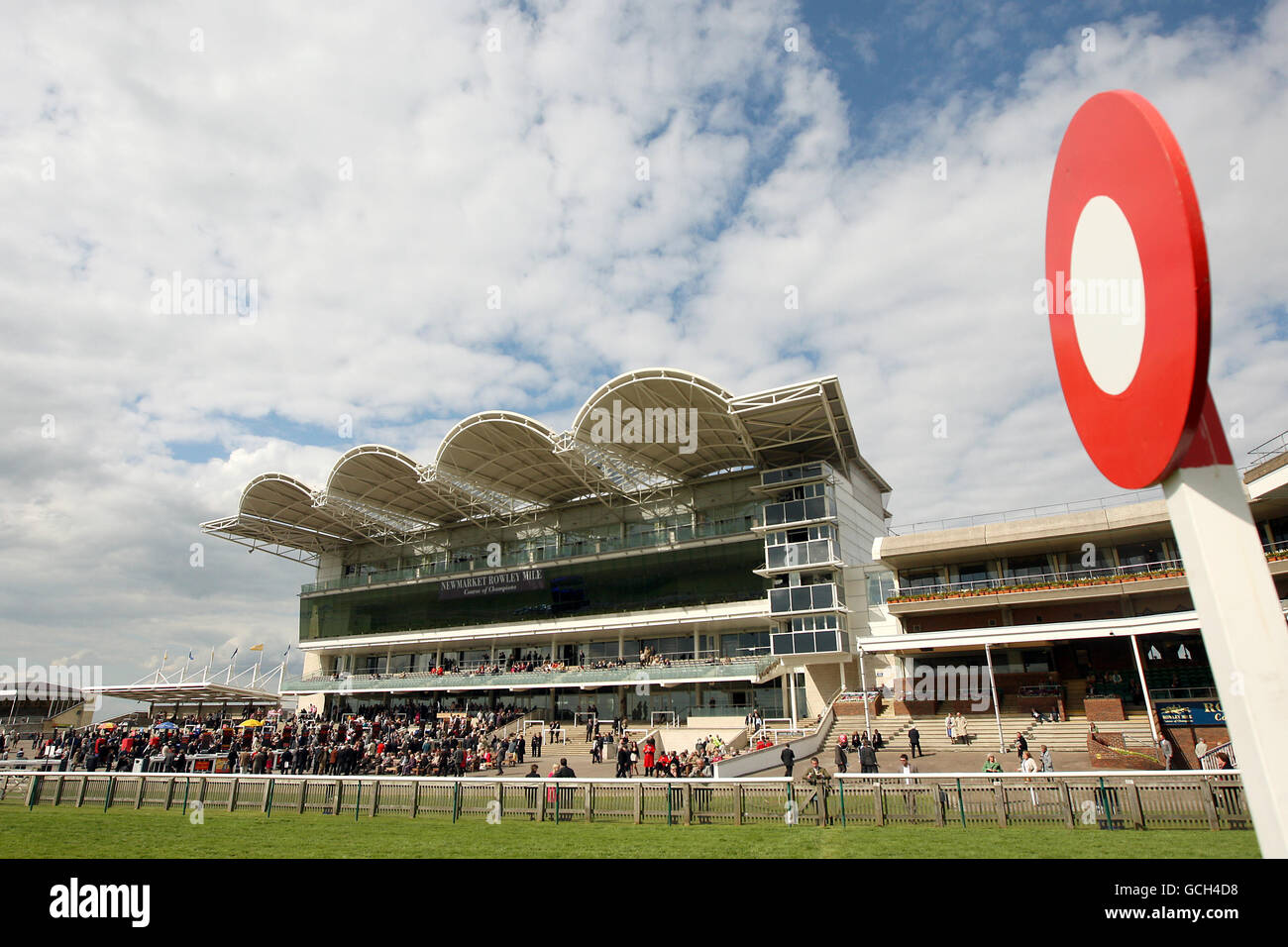 Newmarket racecourse general hi-res stock photography and images - Alamy