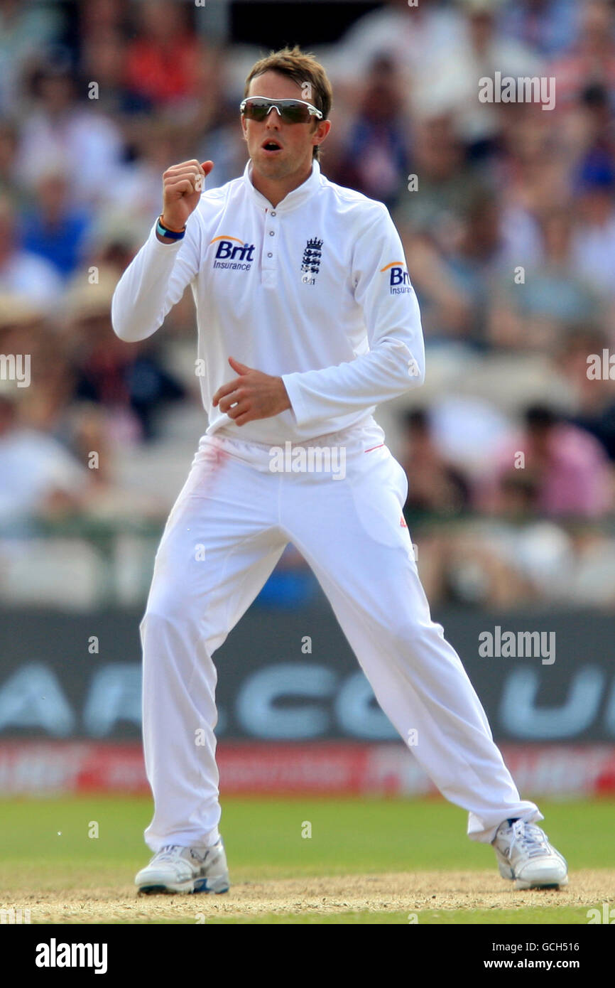 Cricket full length brit insurance grass hi-res stock photography and ...