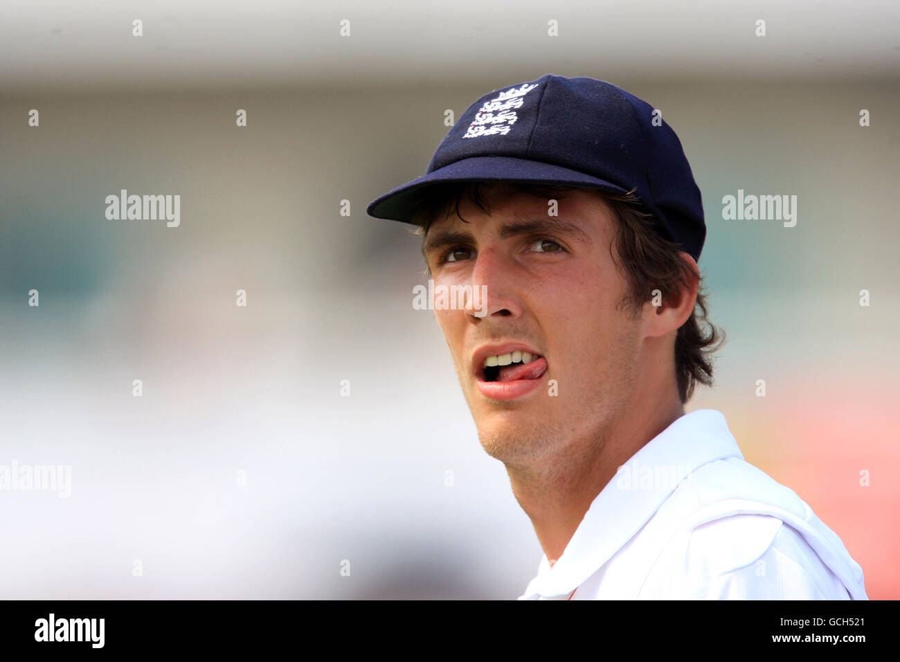 Cricket head head shot cap hi-res stock photography and images - Alamy