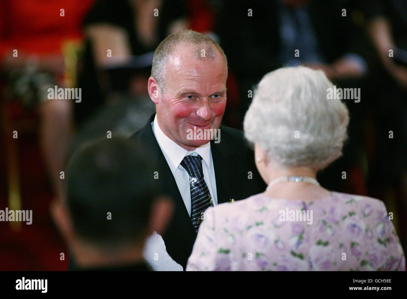 Milkman Tony Fowler receives his MBE from The Queen at Buckingham ...