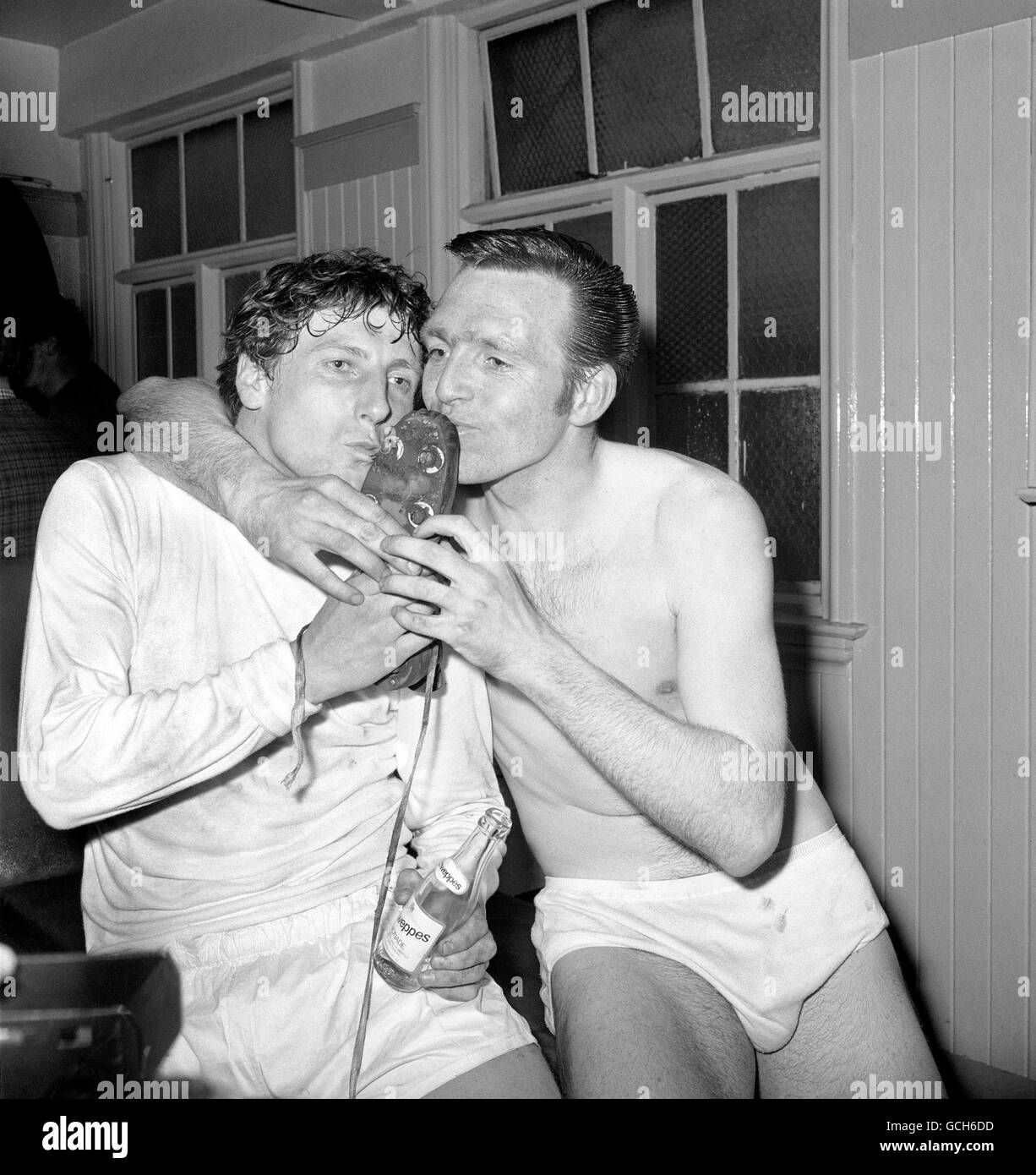 West Bromwich Albion's goal-scorers Tony Brown (l) and Jeff Astle ...