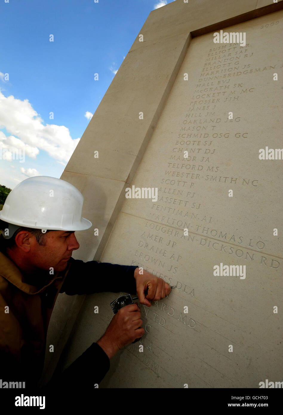 Engraver Nick Hindle adds names of servicemen killed on duty last year ...
