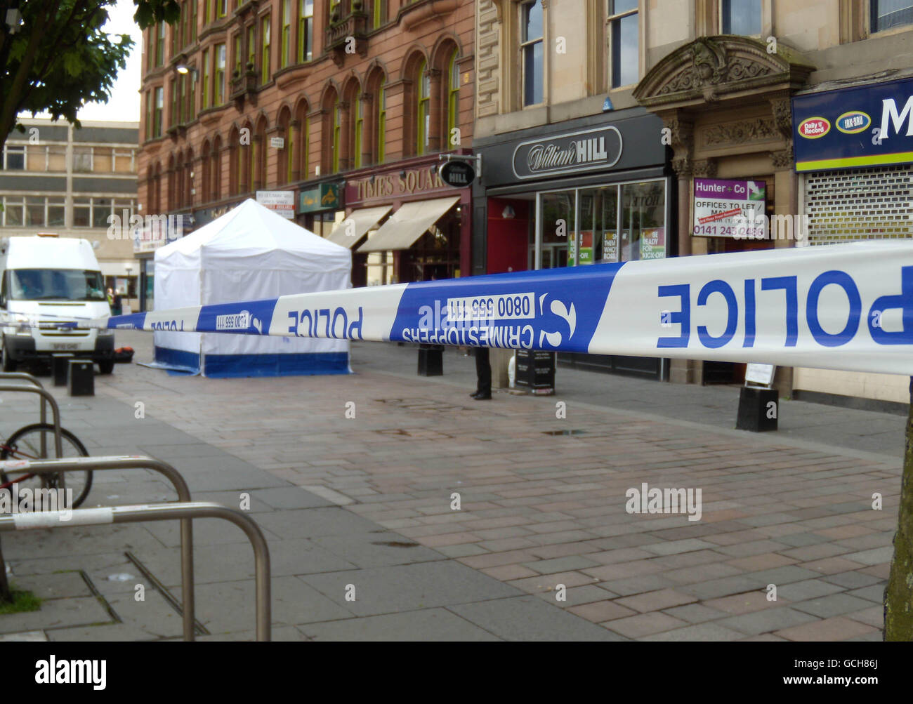 Newsagent worker killed in knife attack Stock Photo - Alamy