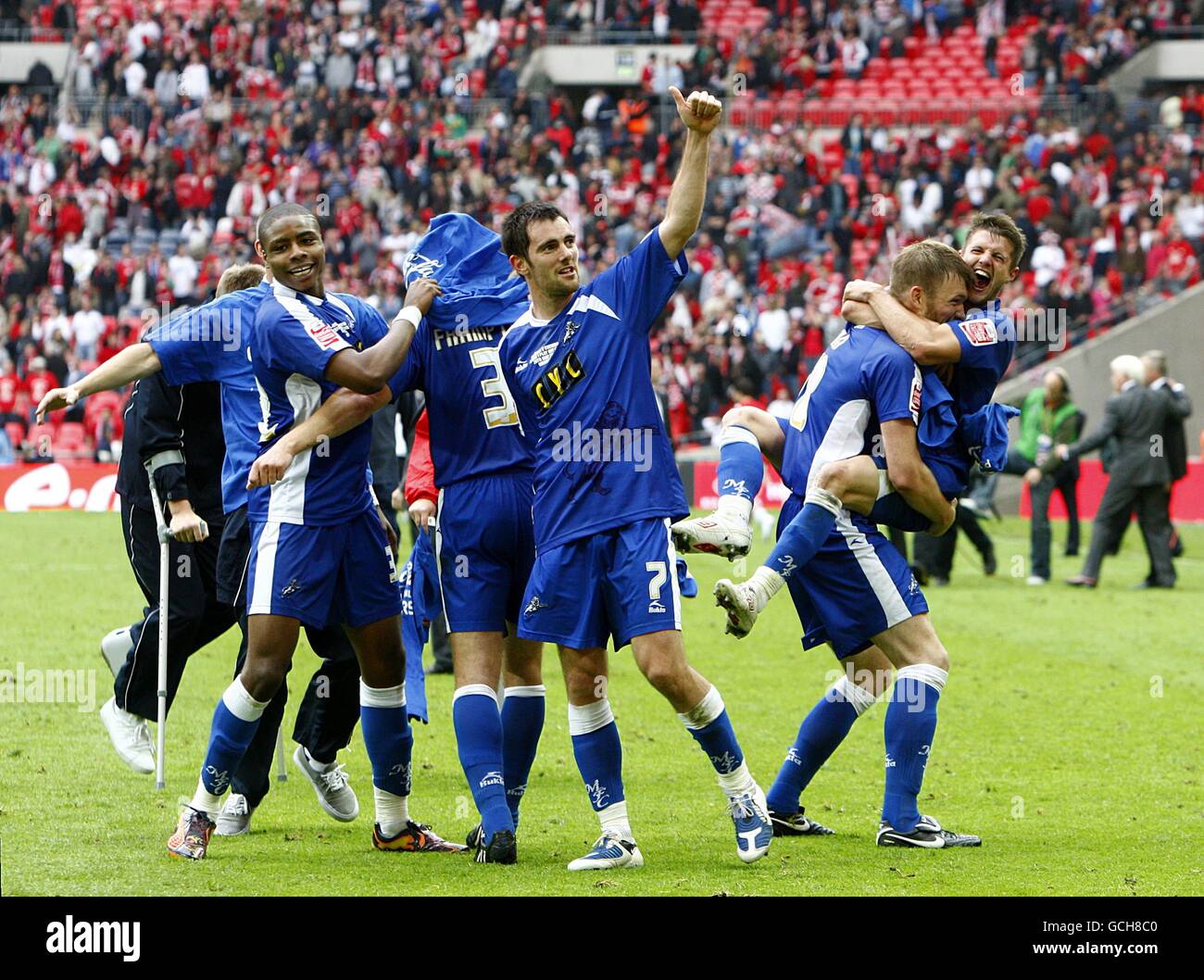 Millwall players celebrate after the final whistle hi-res stock ...