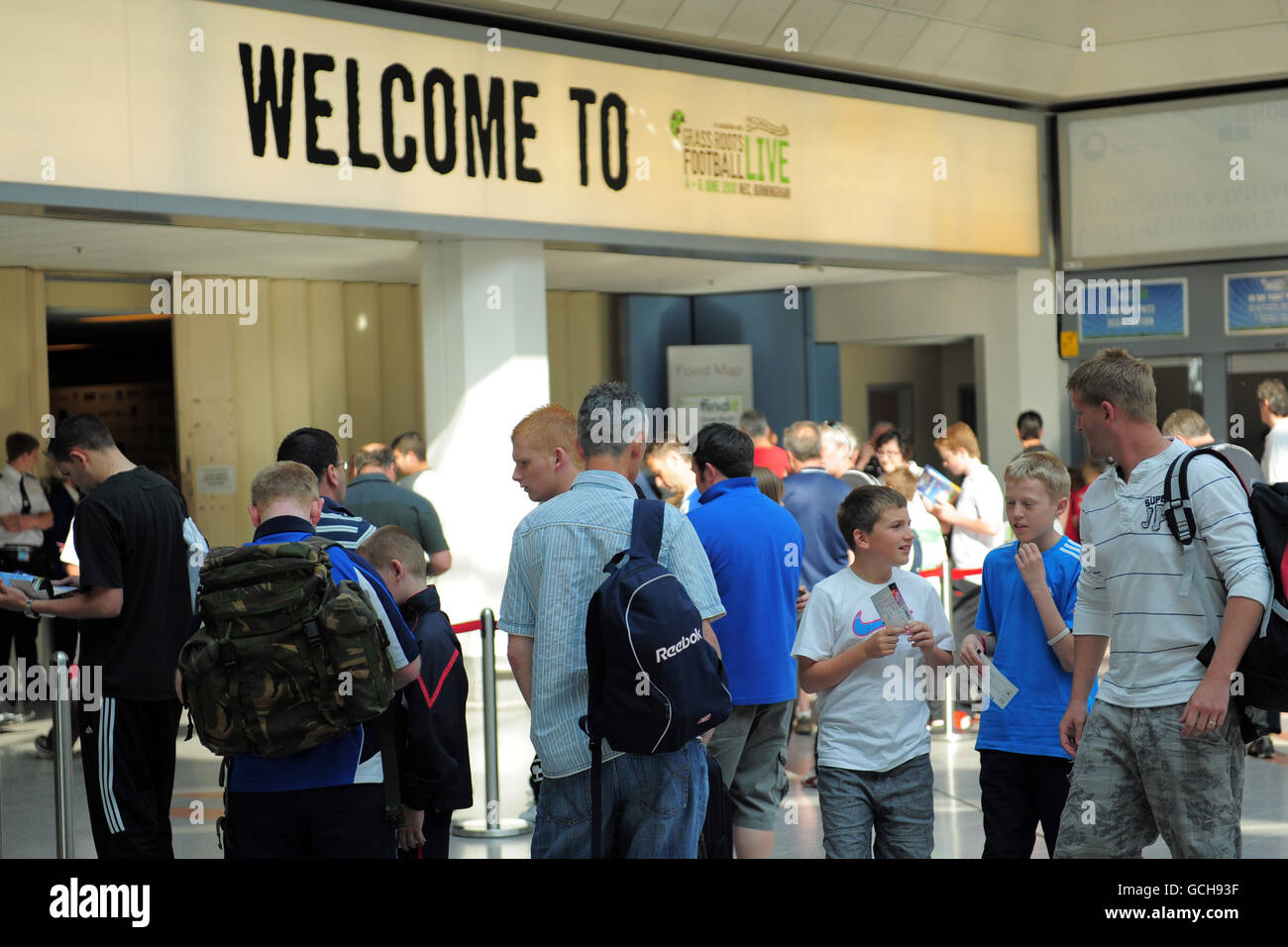 Sport football fans queue hi-res stock photography and images - Alamy