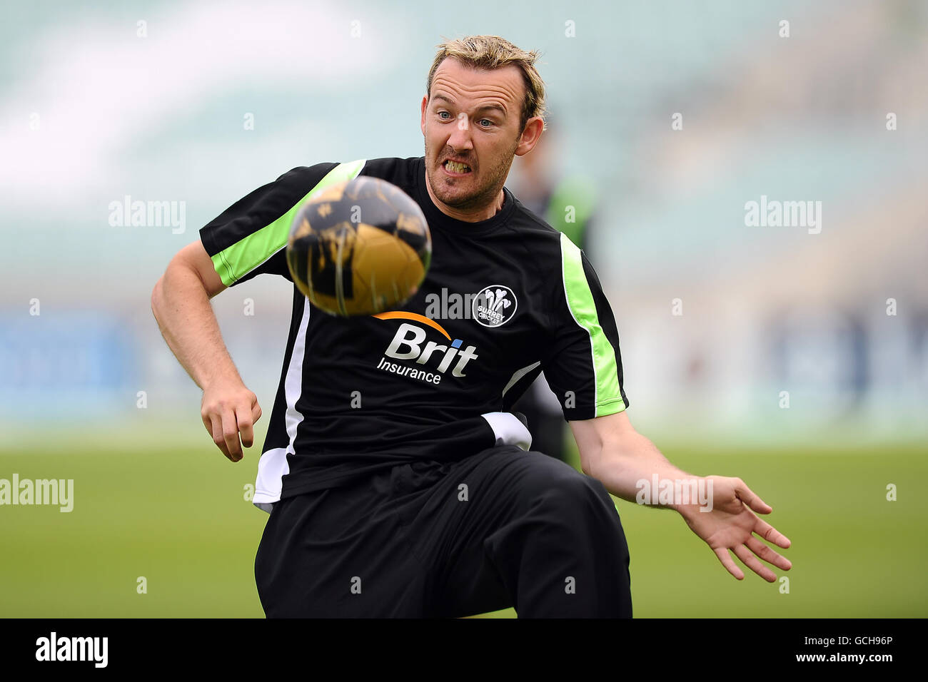 Surreys chris schofield pre match training hi-res stock photography and ...