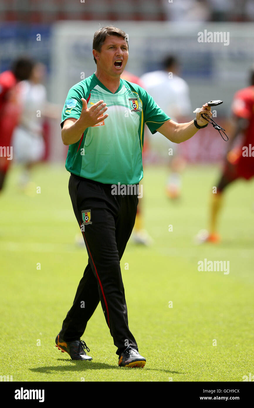 Cameroon assistant coach hi-res stock photography and images - Alamy