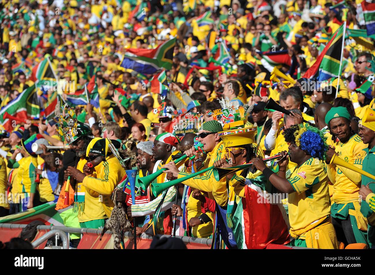 Soccer stadium fans 2010 south africa hi-res stock photography and ...