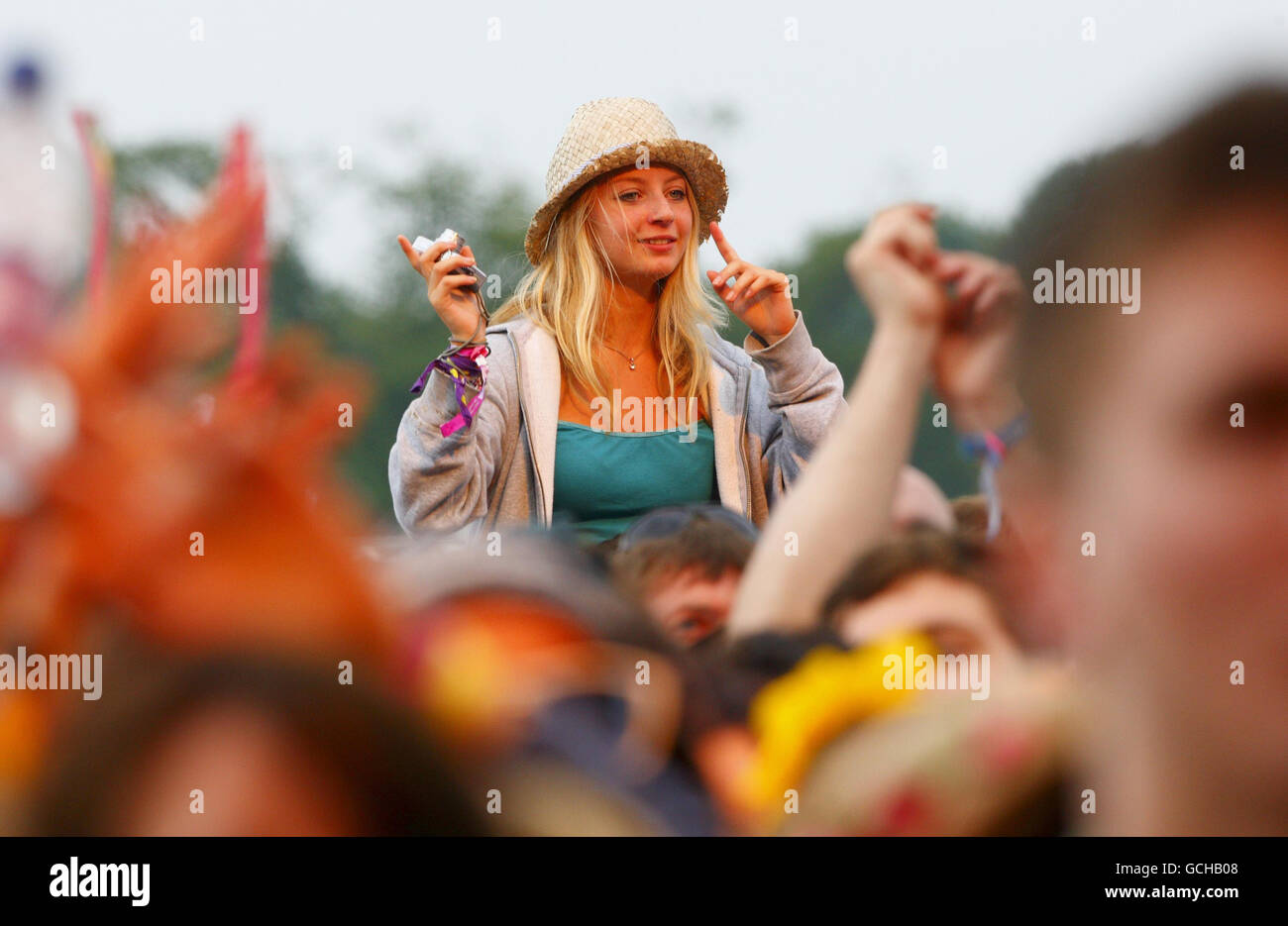 Music fans sing along to Three Lions at the Isle of Wight Music ...