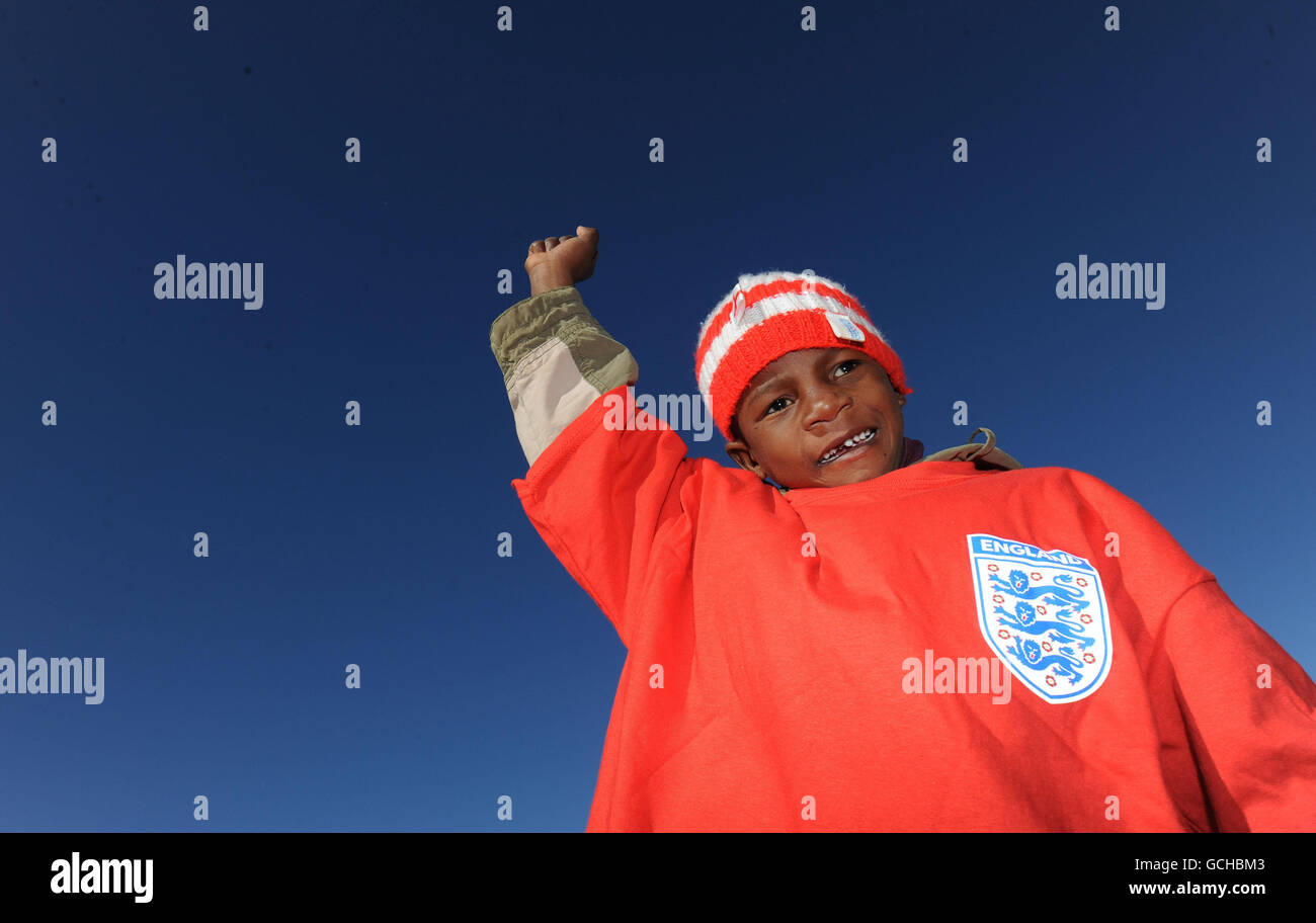 Johannes 5 after meeting Michael Dawson and Matthew Upson who visited ...