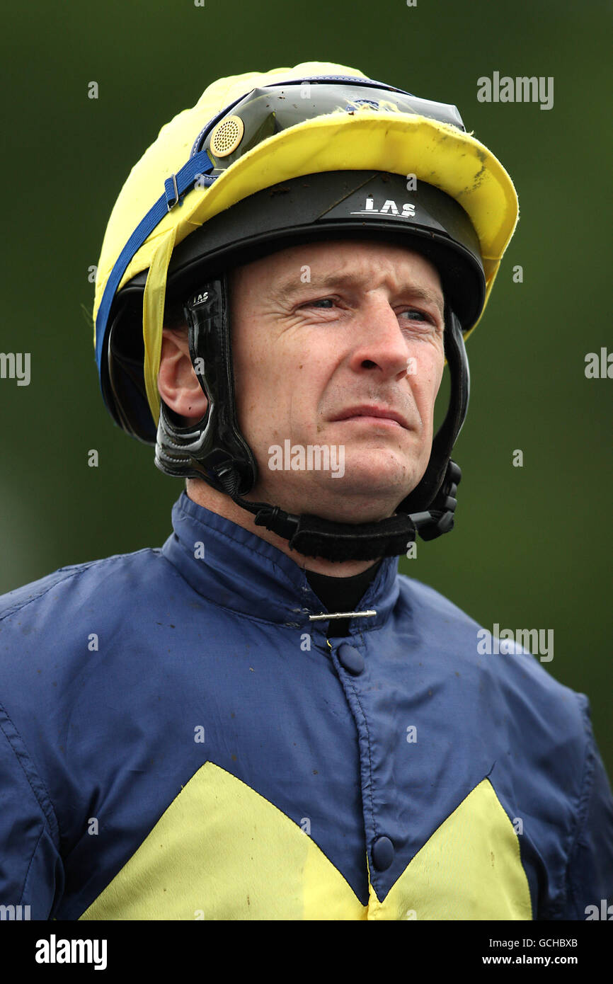 Jockey steve drowne at newbury racecourse hi-res stock photography and ...