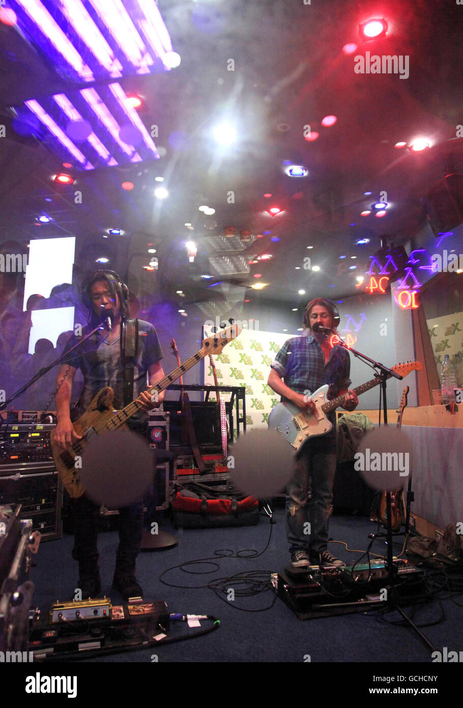 Feeder xfm session hi-res stock photography and images - Alamy