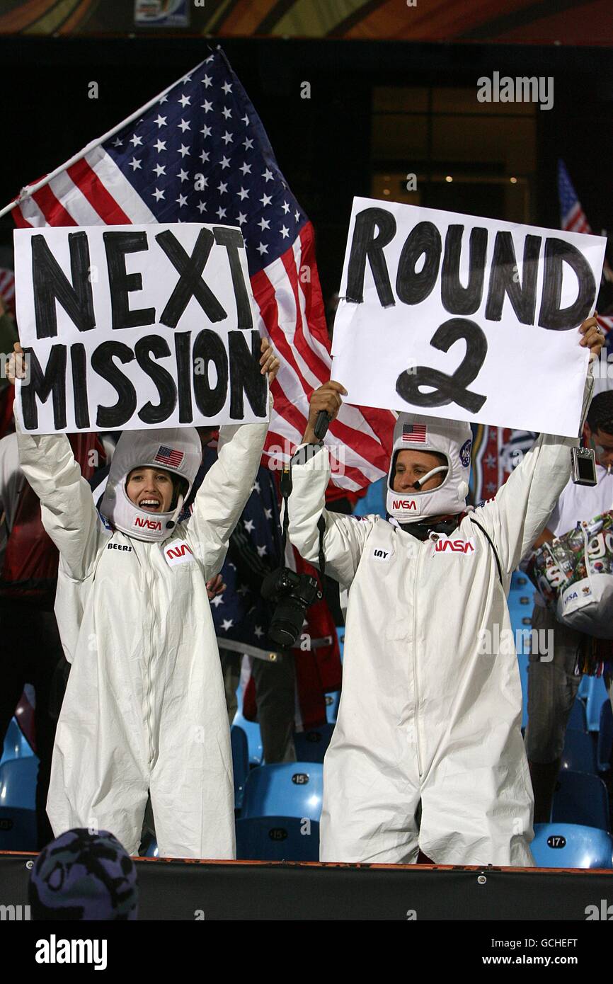 Algeria world cup qualifying hi-res stock photography and images - Alamy