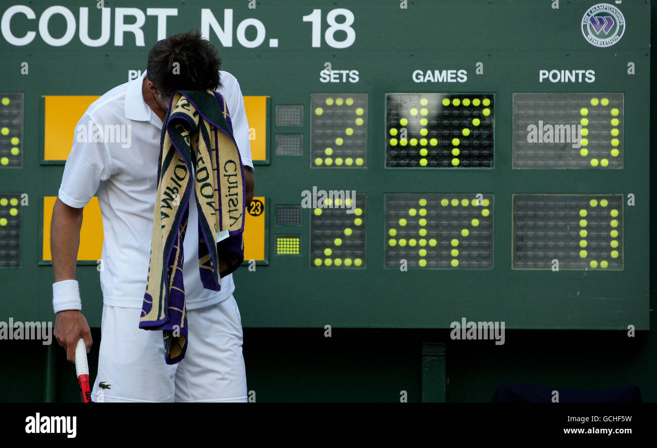 John isner towel hi-res stock photography and images - Alamy