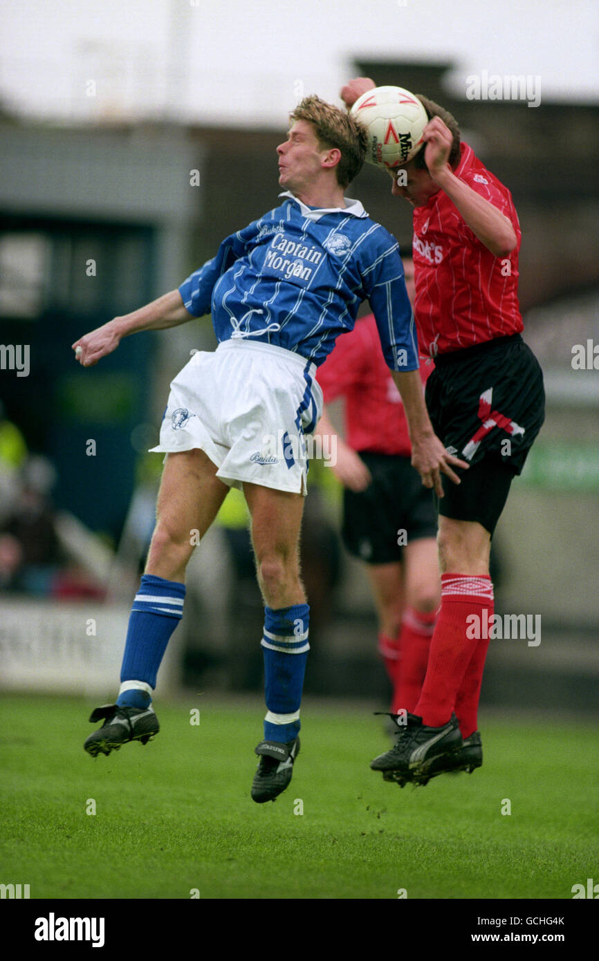 Nottingham forests carl tiler l and millwalls jamie moralee hi-res ...