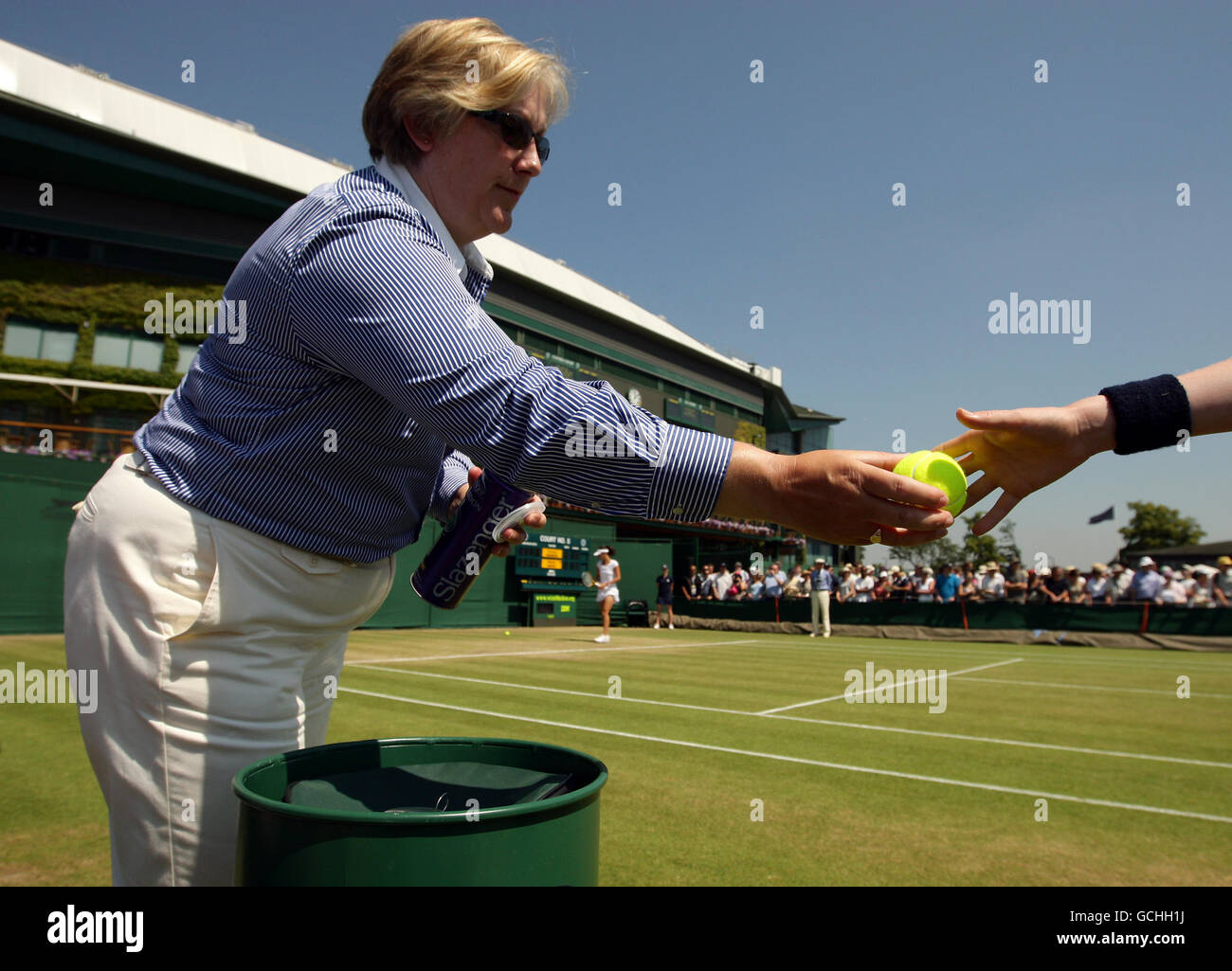 A ball boy and line judge hi-res stock photography and images - Alamy
