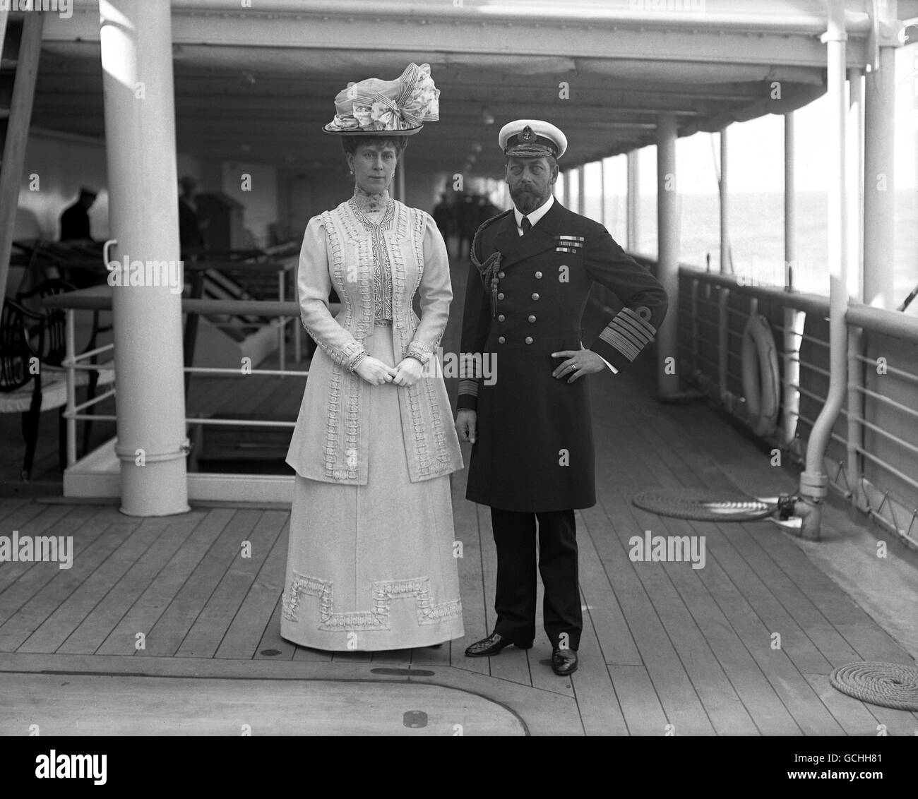 King george v in naval uniform hi-res stock photography and images - Alamy
