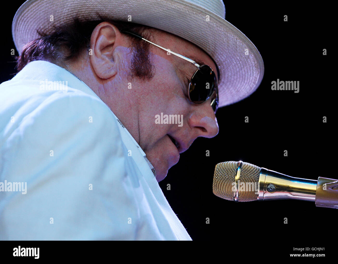 Showbiz festival head shot headshot perform performs live on stage hi ...