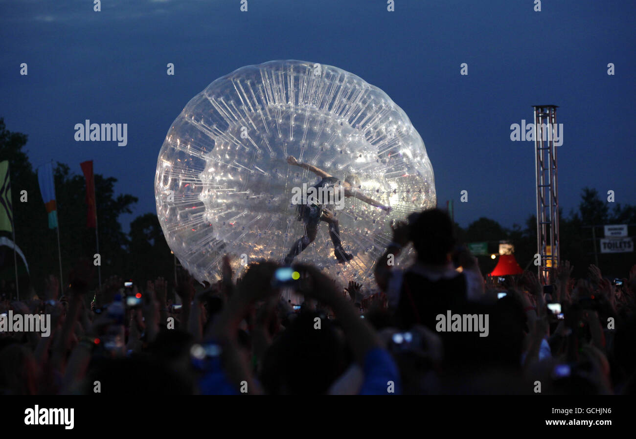 Pink performing on the Main Stage during the Wireless Festival in Hyde ...