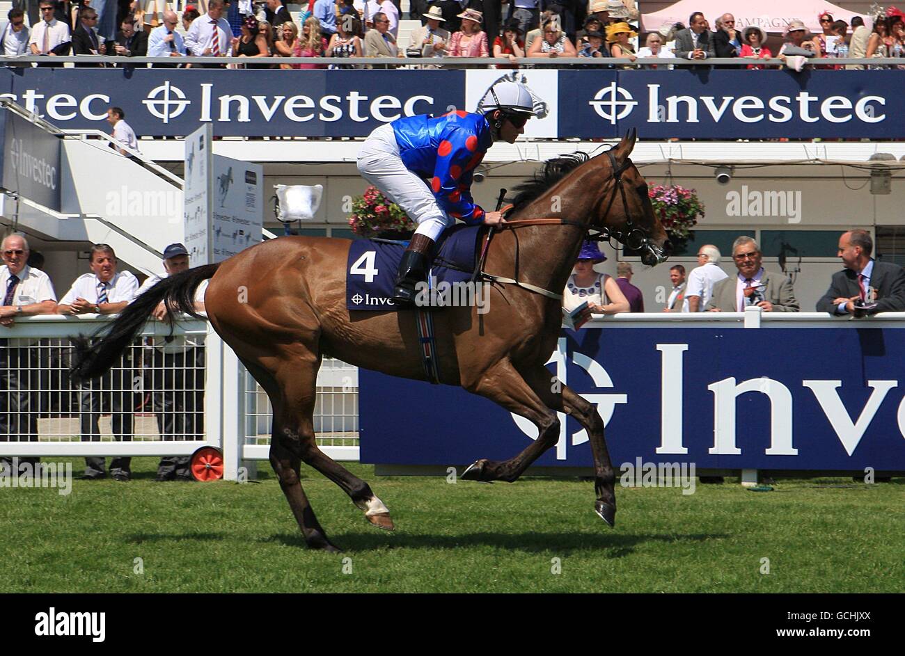 Mull of Killough ridden by James Anthony Heffernan going to post for ...