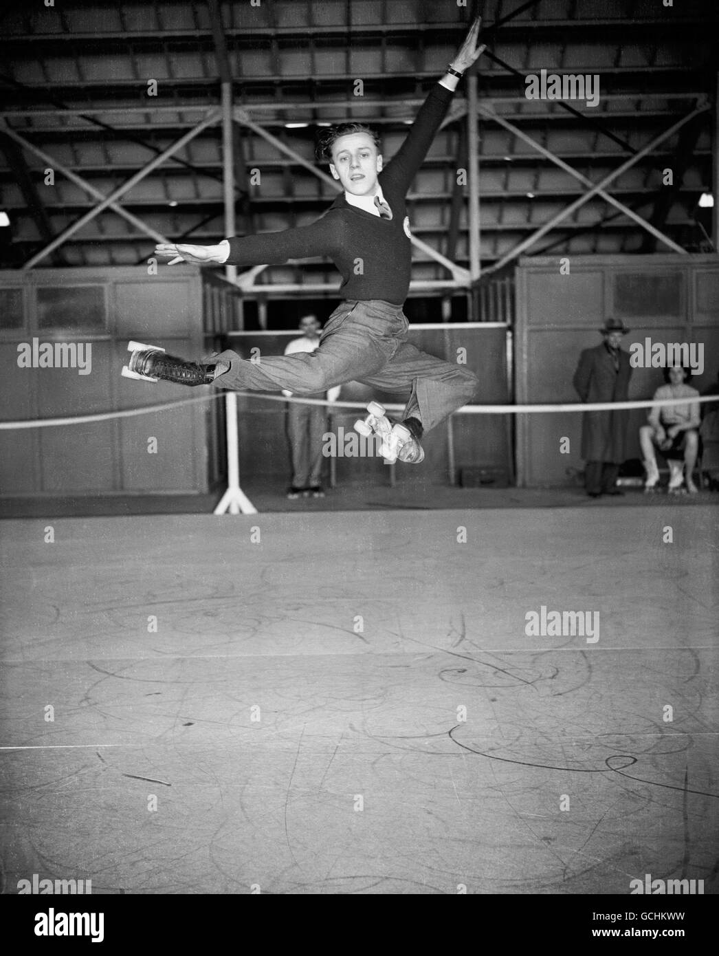 Roller skating 1950s hi-res stock photography and images - Alamy