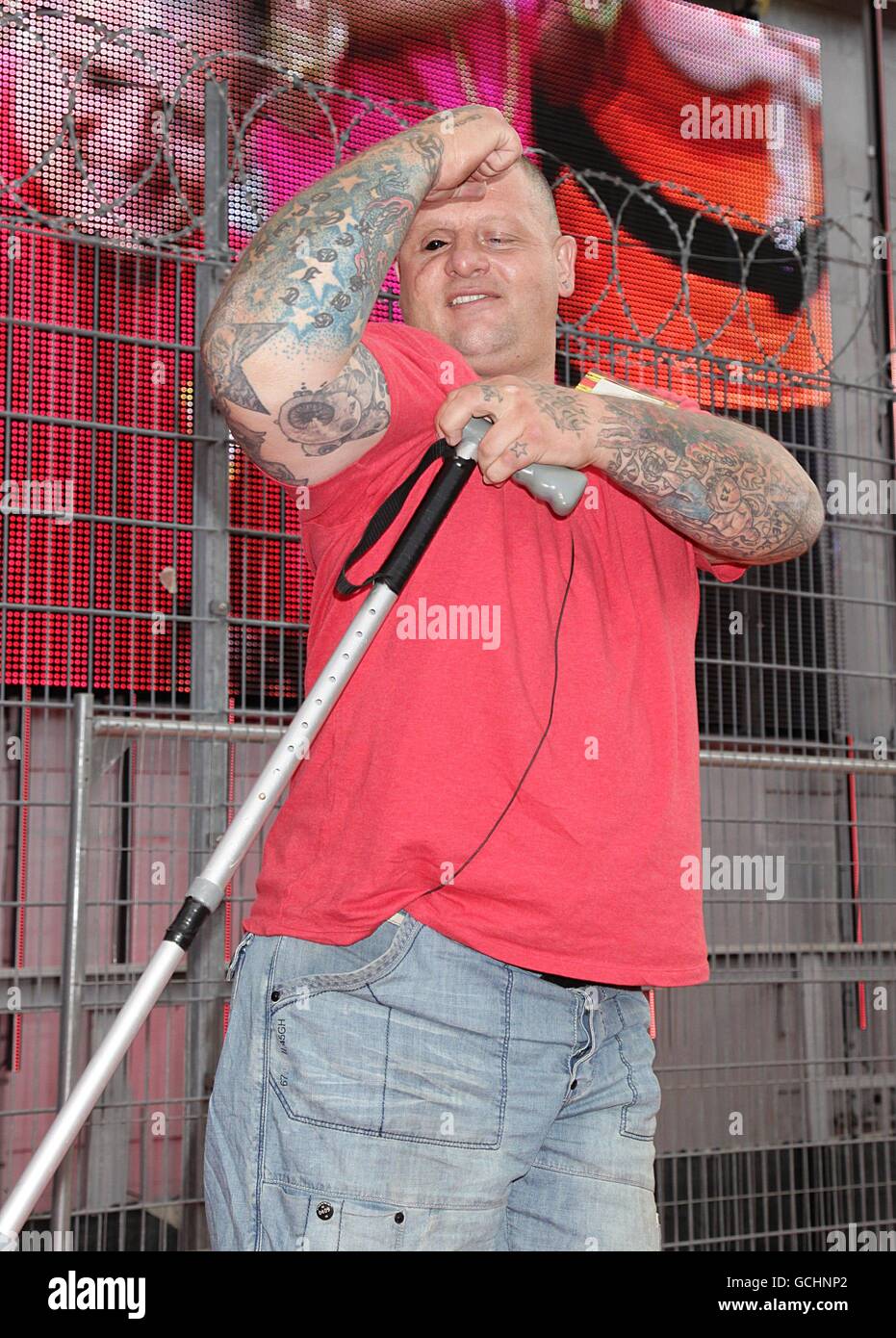 Big Brother 11 - Launch Night. Steven arrives to enter the Big Brother ...